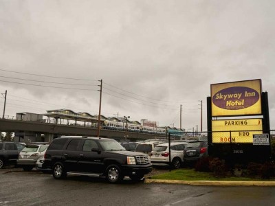 Skyway Inn Airport Parking | Rates, Photos, & Book